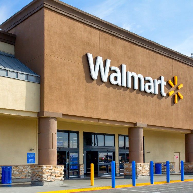 Walmart Among Donors Pledging Water Aid to Flint